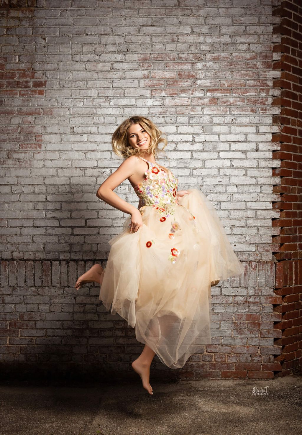 Senior Portraits – Studio T Photography